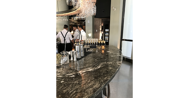 El nuevo restaurante Tatel de Miami presume del lujo con Cosentino ...