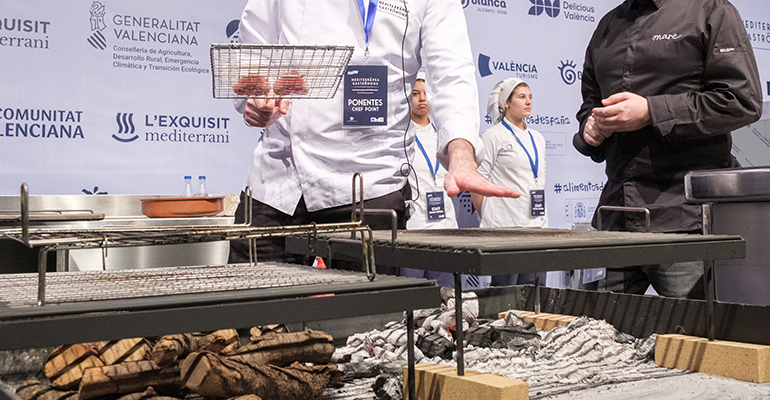 Gastrónoma cocinará a la parrilla de mano de los maestros de las brasas ...